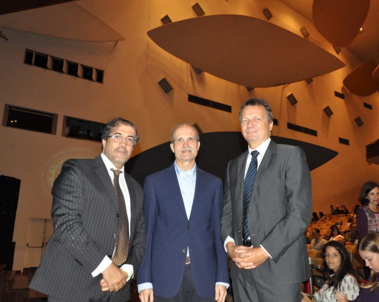 El Sr. Silvio Mignano, Embajador de Italia en Venezuela, junto al Sr ...
